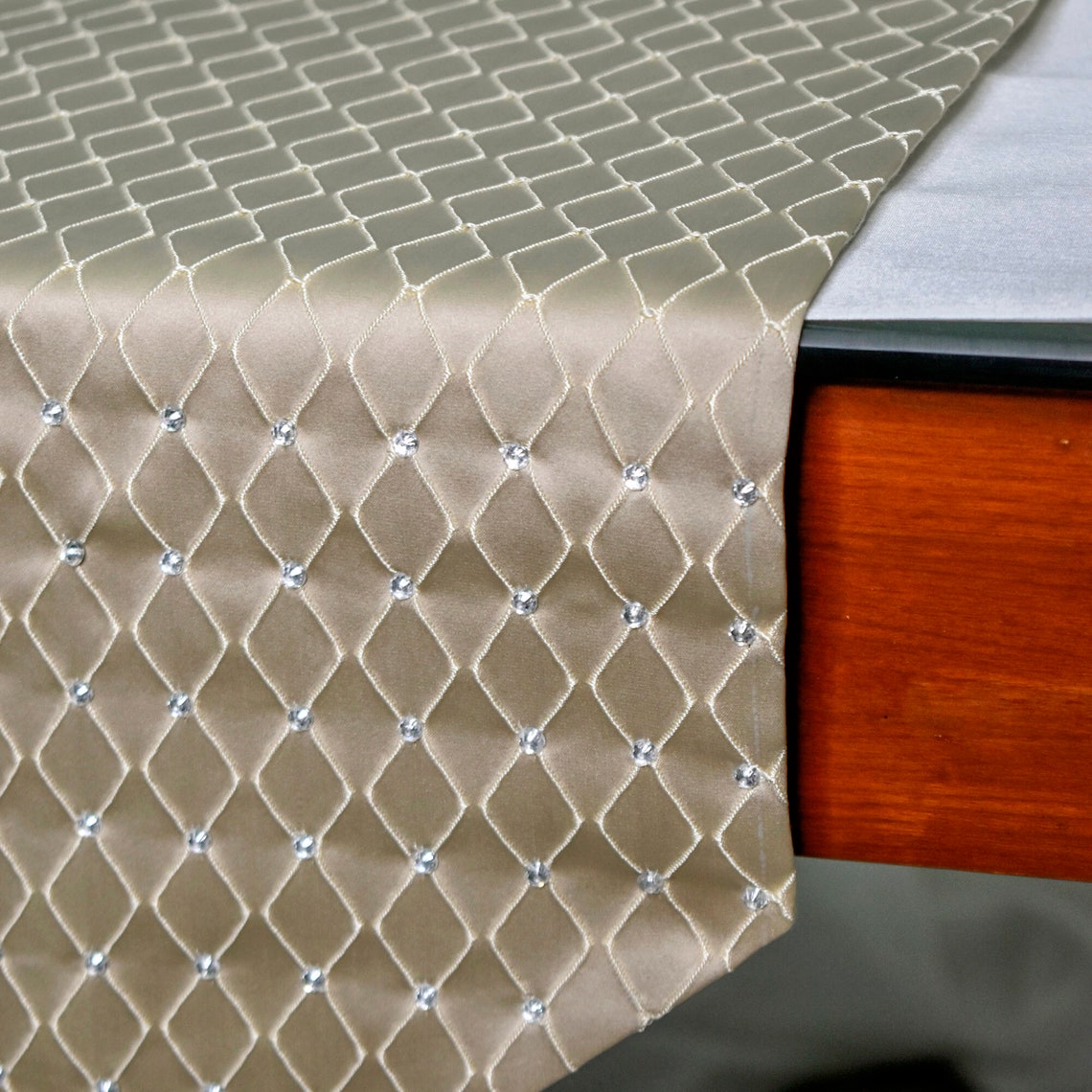 Beige Jacquard Decorative Table Runner, Crystal Angles – The HomeCentric